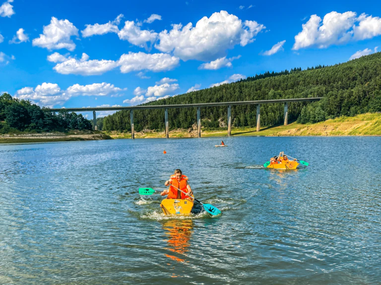 Mit dem Sautrog übers Wasser – Wettrennen auf dem Eixendorfer See ...