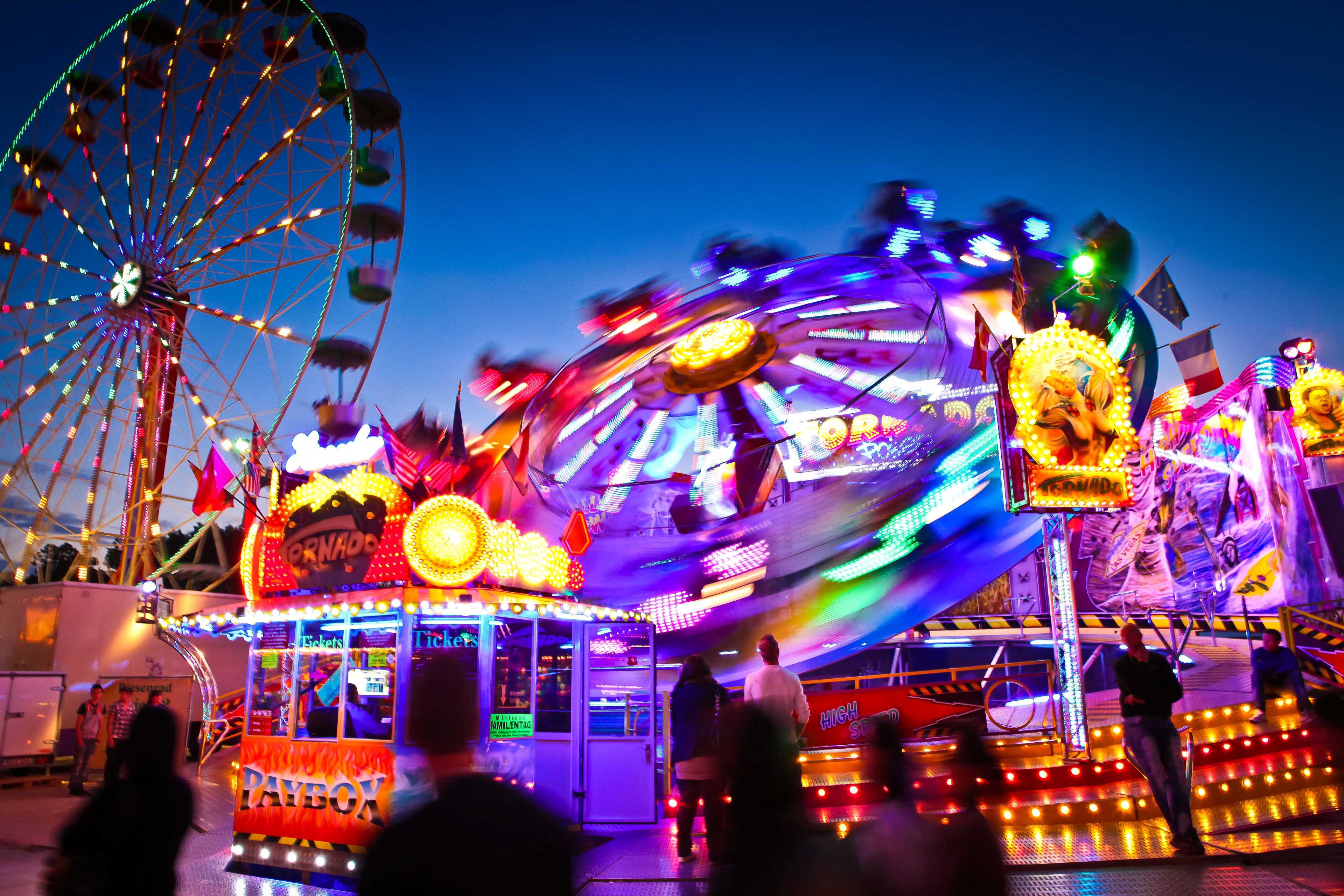 Amberger Michaeli-Dult 2025: Bierzelt, Fahrgeschäfte & Feuerwerk ...